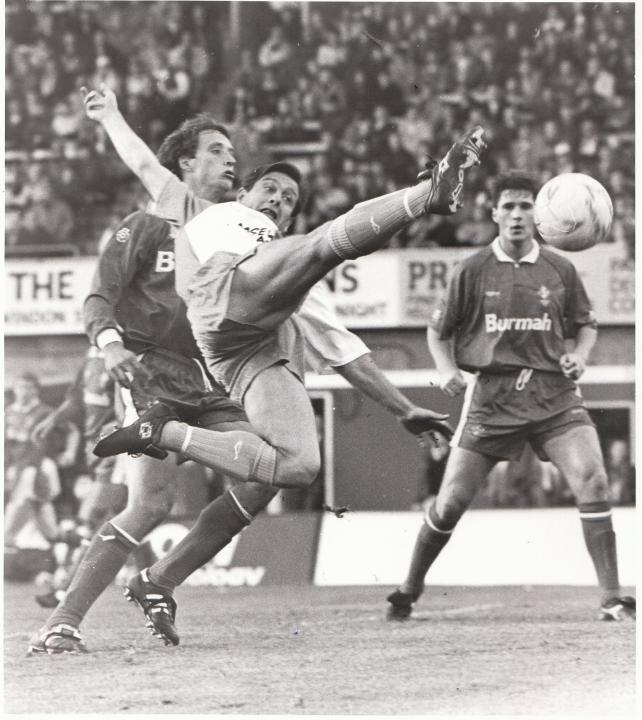 Simon Garner Book – Simon Garner: One Last Shot